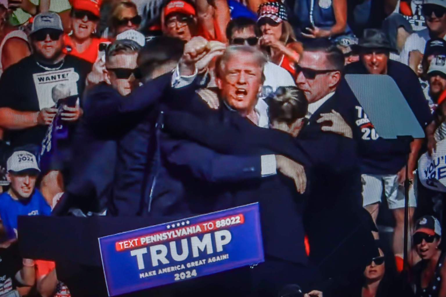 'Iconic Donald Trump Assassination Attempt Picture the Right Loves is a ...